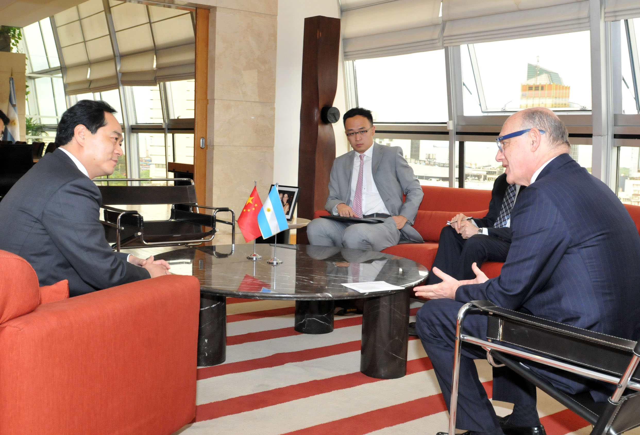 Timerman recibió esta tarde al nuevo Embajador de la República Popular ...